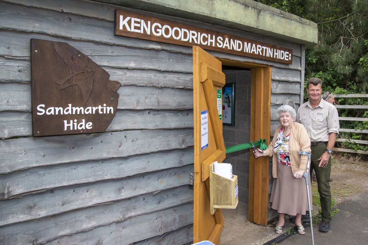 COUNTRY PARK BIRD HIDE NAMED IN HONOUR OF LEICESTERSHIRE RESIDENT ...